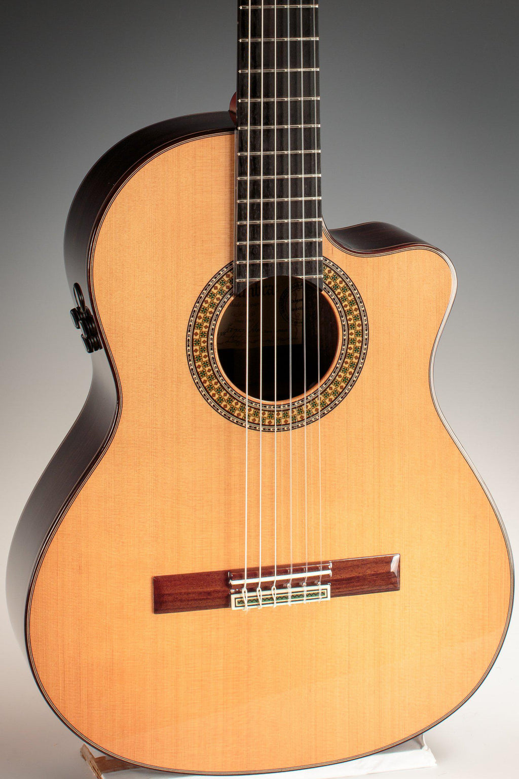 Alhambra 9P CW E8 Cutaway Classical Guitar w/ Fishman Flex M Preamp